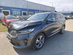 Grey Kia Sorento 2019 in Siauliai, with an engine capacity of 2.20 L and mileage of 81 thousand km for 15900 €, photo  on AUTOMOTO.COM.LV
