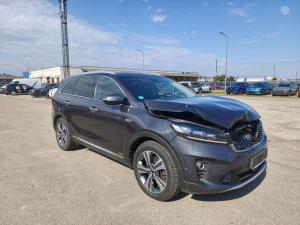 Grey Kia Sorento 2019 in Siauliai, with an engine capacity of 2.20 L and mileage of 81 thousand km for 15900 €, photo 3 on AUTOMOTO.COM.LV