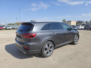 Grey Kia Sorento 2019 in Siauliai, with an engine capacity of 2.20 L and mileage of 81 thousand km for 15900 €, photo 5 on AUTOMOTO.COM.LV