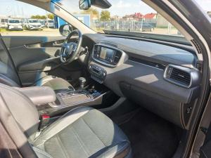 Grey Kia Sorento 2019 in Siauliai, with an engine capacity of 2.20 L and mileage of 81 thousand km for 15900 €, photo 9 on AUTOMOTO.COM.LV
