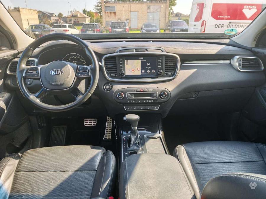 Grey Kia Sorento 2019 in Siauliai, with an engine capacity of 2.20 L and mileage of 81 thousand km for 15900 €, photo 10 on AUTOMOTO.COM.LV