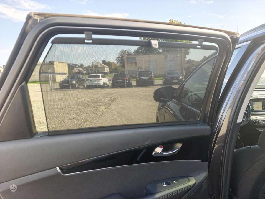 Grey Kia Sorento 2019 in Siauliai, with an engine capacity of 2.20 L and mileage of 81 thousand km for 15900 €, photo 18 on AUTOMOTO.COM.LV