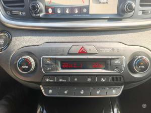 Grey Kia Sorento 2019 in Siauliai, with an engine capacity of 2.20 L and mileage of 81 thousand km for 15900 €, photo 21 on AUTOMOTO.COM.LV