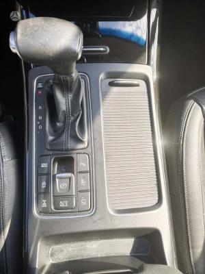 Grey Kia Sorento 2019 in Siauliai, with an engine capacity of 2.20 L and mileage of 81 thousand km for 15900 €, photo 22 on AUTOMOTO.COM.LV