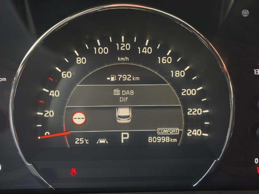 Grey Kia Sorento 2019 in Siauliai, with an engine capacity of 2.20 L and mileage of 81 thousand km for 15900 €, photo 23 on AUTOMOTO.COM.LV
