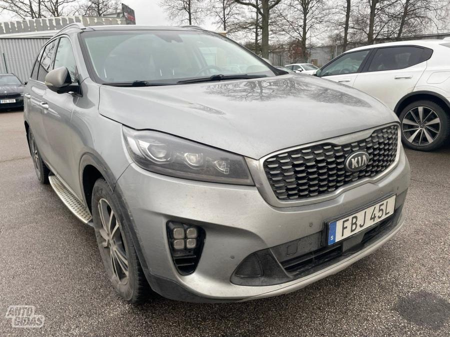 Grey Kia Sorento 2020 in Kaunas, with an engine capacity of 0.00 L and mileage of 94 thousand km for 33739 €, photo 2 on AUTOMOTO.COM.LV