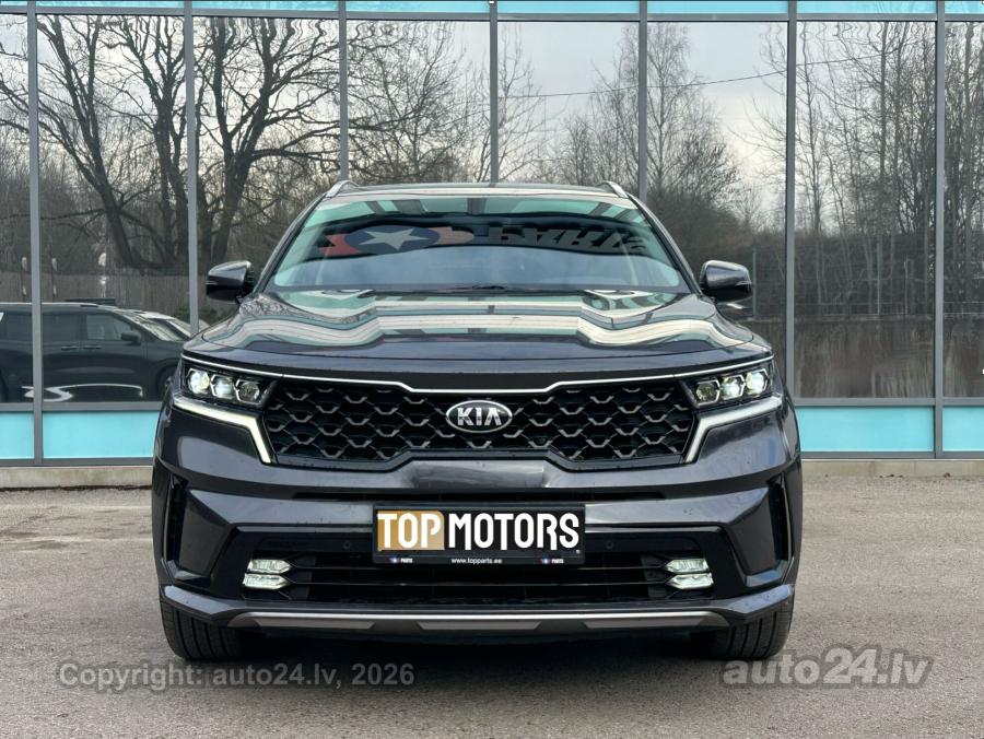 Grey Kia Sorento 2020 in Tallinn, with an engine capacity of 2.20 L and mileage of 127 thousand km for 29880 €, photo 1 on AUTOMOTO.COM.LV