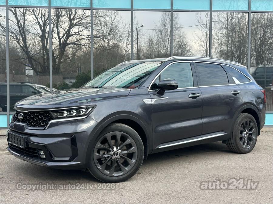 Grey Kia Sorento 2020 in Tallinn, with an engine capacity of 2.20 L and mileage of 127 thousand km for 29880 €, photo 3 on AUTOMOTO.COM.LV