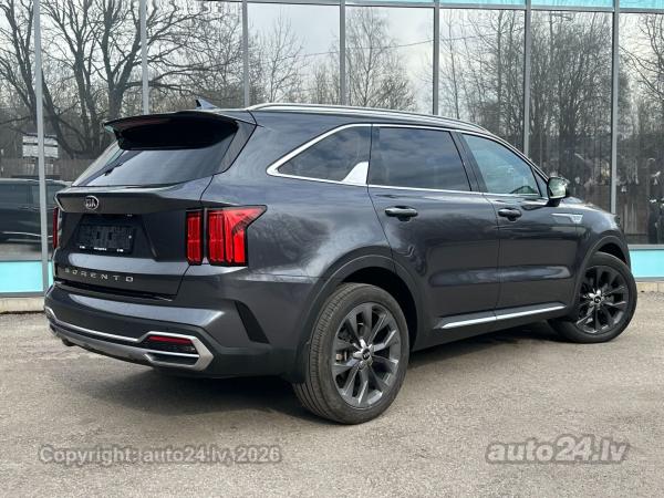 Grey Kia Sorento 2020 in Tallinn, with an engine capacity of 2.20 L and mileage of 127 thousand km for 29880 €, photo 4 on AUTOMOTO.COM.LV
