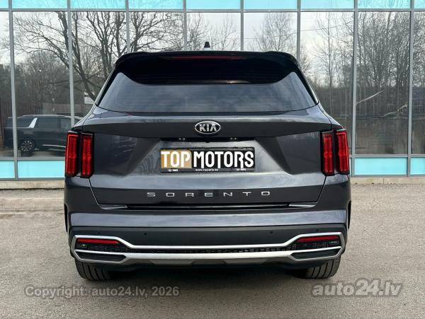 Grey Kia Sorento 2020 in Tallinn, with an engine capacity of 2.20 L and mileage of 127 thousand km for 29880 €, photo 5 on AUTOMOTO.COM.LV