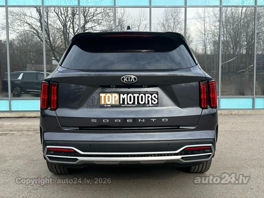 Grey Kia Sorento 2020 in Tallinn, with an engine capacity of 2.20 L and mileage of 127 thousand km for 29880 €, photo 6 on AUTOMOTO.COM.LV