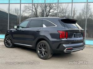 Grey Kia Sorento 2020 in Tallinn, with an engine capacity of 2.20 L and mileage of 127 thousand km for 29880 €, photo 7 on AUTOMOTO.COM.LV