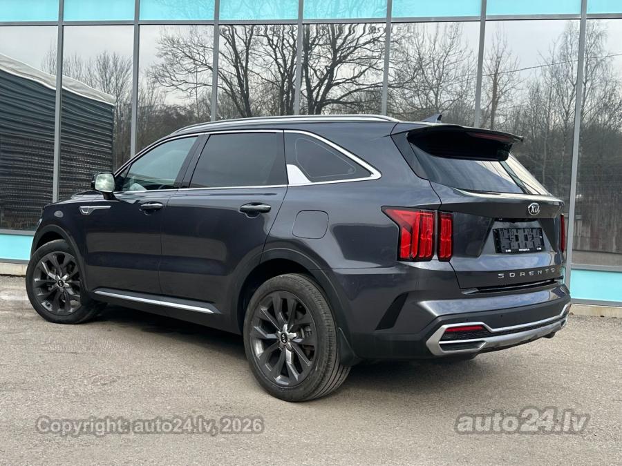 Grey Kia Sorento 2020 in Tallinn, with an engine capacity of 2.20 L and mileage of 127 thousand km for 29880 €, photo 7 on AUTOMOTO.COM.LV