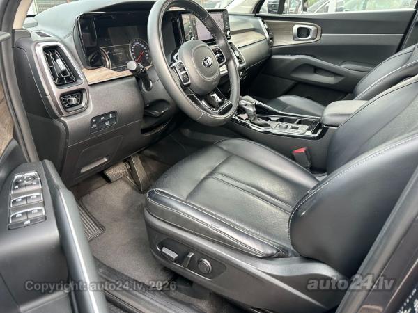 Grey Kia Sorento 2020 in Tallinn, with an engine capacity of 2.20 L and mileage of 127 thousand km for 29880 €, photo 7 on AUTOMOTO.COM.LV