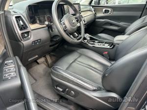 Grey Kia Sorento 2020 in Tallinn, with an engine capacity of 2.20 L and mileage of 127 thousand km for 29880 €, photo 8 on AUTOMOTO.COM.LV