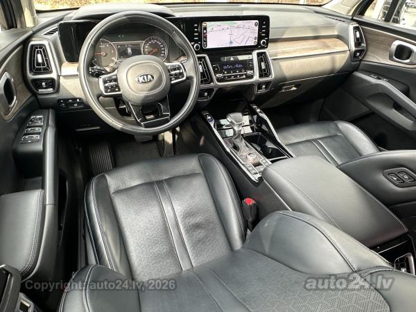 Grey Kia Sorento 2020 in Tallinn, with an engine capacity of 2.20 L and mileage of 127 thousand km for 29880 €, photo 8 on AUTOMOTO.COM.LV