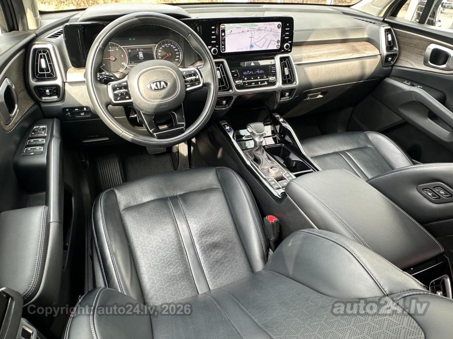 Grey Kia Sorento 2020 in Tallinn, with an engine capacity of 2.20 L and mileage of 127 thousand km for 29880 €, photo 9 on AUTOMOTO.COM.LV