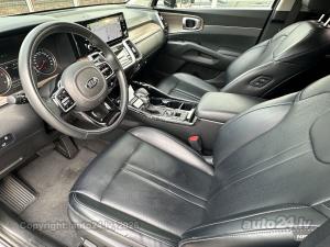 Grey Kia Sorento 2020 in Tallinn, with an engine capacity of 2.20 L and mileage of 127 thousand km for 29880 €, photo 19 on AUTOMOTO.COM.LV