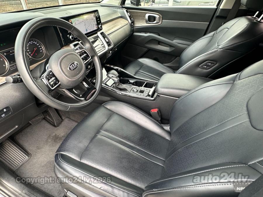 Grey Kia Sorento 2020 in Tallinn, with an engine capacity of 2.20 L and mileage of 127 thousand km for 29880 €, photo 19 on AUTOMOTO.COM.LV