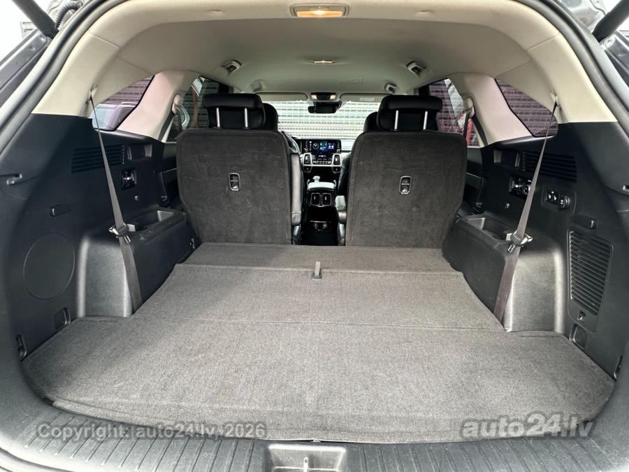 Grey Kia Sorento 2020 in Tallinn, with an engine capacity of 2.20 L and mileage of 127 thousand km for 29880 €, photo 23 on AUTOMOTO.COM.LV