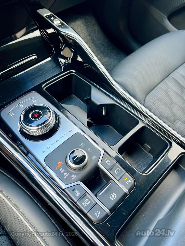 Pelēks Kia Sorento 2020 Tallina, ar dzinēja tilpumu 2.20 L un nobraukumu 126 tūkst. km par 29999 €, foto 8 vietnē AUTOMOTO.COM.LV