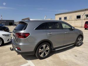 Grey Kia Sorento 2020 in Siauliai, with an engine capacity of 2.20 L and mileage of 230 thousand km for 12900 €, photo 3 on AUTOMOTO.COM.LV