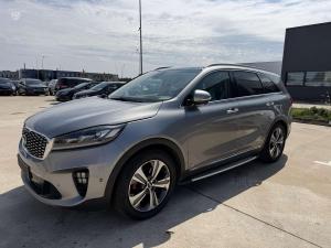 Grey Kia Sorento 2020 in Siauliai, with an engine capacity of 2.20 L and mileage of 230 thousand km for 12900 €, photo 6 on AUTOMOTO.COM.LV
