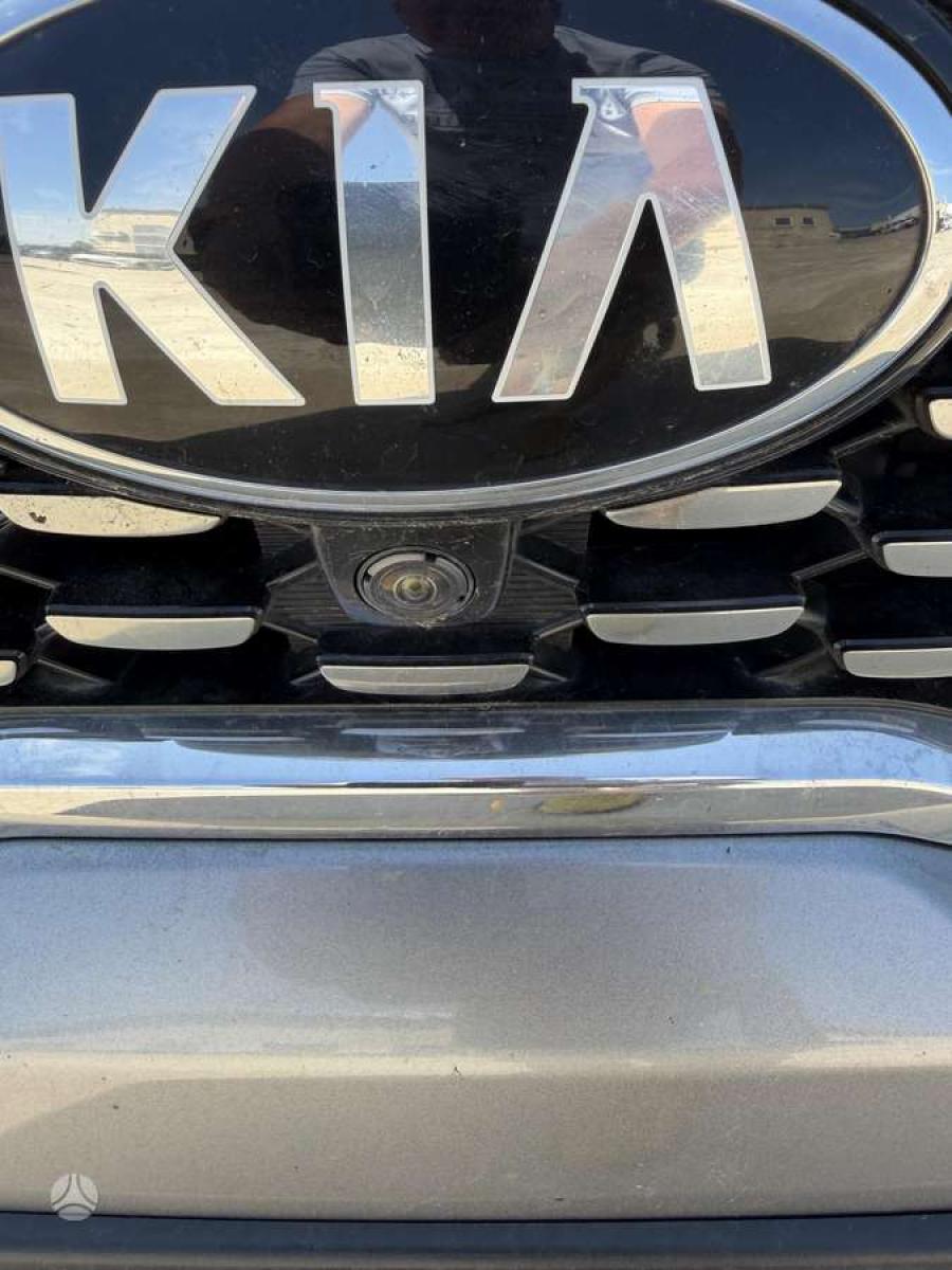Grey Kia Sorento 2020 in Siauliai, with an engine capacity of 2.20 L and mileage of 230 thousand km for 12900 €, photo 9 on AUTOMOTO.COM.LV