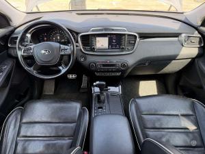 Grey Kia Sorento 2020 in Siauliai, with an engine capacity of 2.20 L and mileage of 230 thousand km for 12900 €, photo 13 on AUTOMOTO.COM.LV
