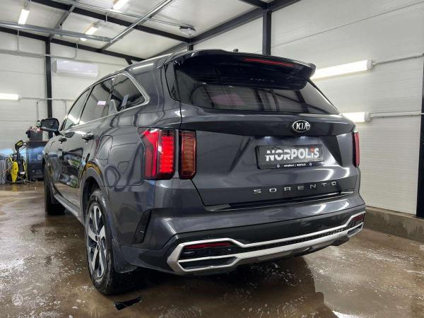 Grey Kia Sorento 2020 in Vilnius, with an engine capacity of 2.15 L and mileage of 283 thousand km for 19400 €, photo 6 on AUTOMOTO.COM.LV