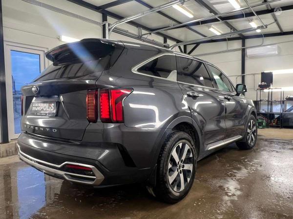 Grey Kia Sorento 2020 in Vilnius, with an engine capacity of 2.15 L and mileage of 283 thousand km for 19400 €, photo 9 on AUTOMOTO.COM.LV