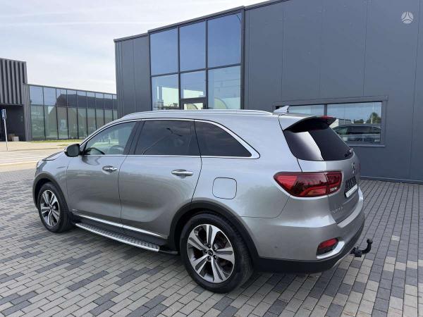 Grey Kia Sorento 2020 in Siauliai, with an engine capacity of 2.20 L and mileage of 231 thousand km for 16200 €, photo 3 on AUTOMOTO.COM.LV