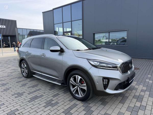 Grey Kia Sorento 2020 in Siauliai, with an engine capacity of 2.20 L and mileage of 231 thousand km for 16200 €, photo 4 on AUTOMOTO.COM.LV