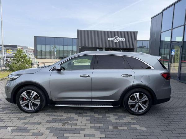 Grey Kia Sorento 2020 in Siauliai, with an engine capacity of 2.20 L and mileage of 231 thousand km for 16200 €, photo 6 on AUTOMOTO.COM.LV