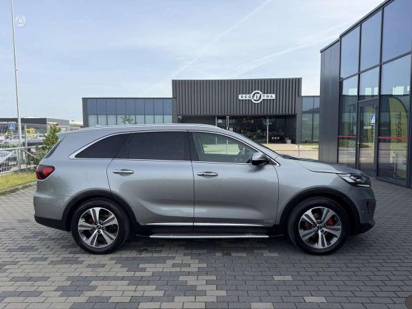 Grey Kia Sorento 2020 in Siauliai, with an engine capacity of 2.20 L and mileage of 231 thousand km for 16200 €, photo 7 on AUTOMOTO.COM.LV