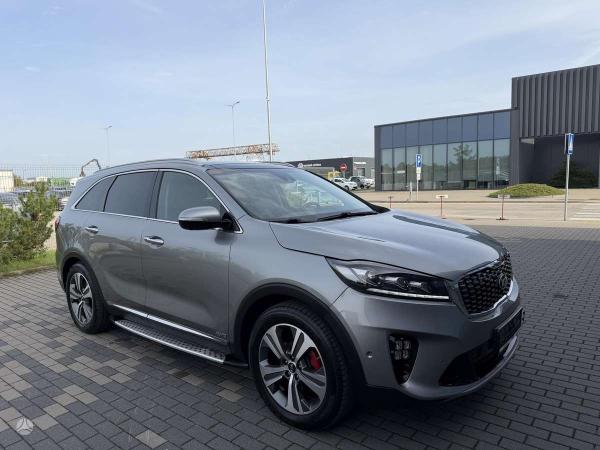 Grey Kia Sorento 2020 in Siauliai, with an engine capacity of 2.20 L and mileage of 231 thousand km for 16200 €, photo 10 on AUTOMOTO.COM.LV