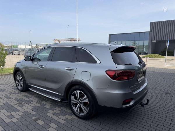 Grey Kia Sorento 2020 in Siauliai, with an engine capacity of 2.20 L and mileage of 231 thousand km for 16200 €, photo 11 on AUTOMOTO.COM.LV