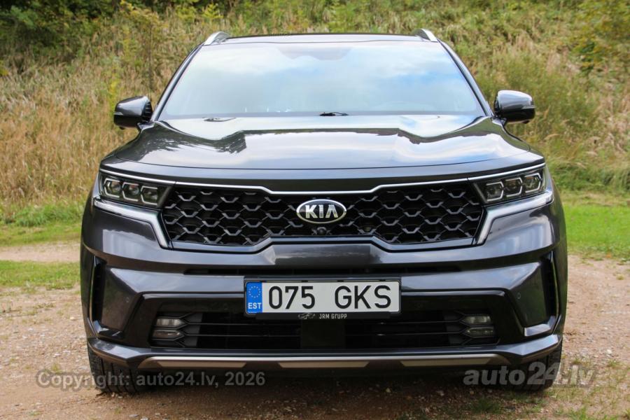 Grey Kia Sorento 2020 in Tallinn, with an engine capacity of 2.20 L and mileage of 89 thousand km for 32500 €, photo 3 on AUTOMOTO.COM.LV