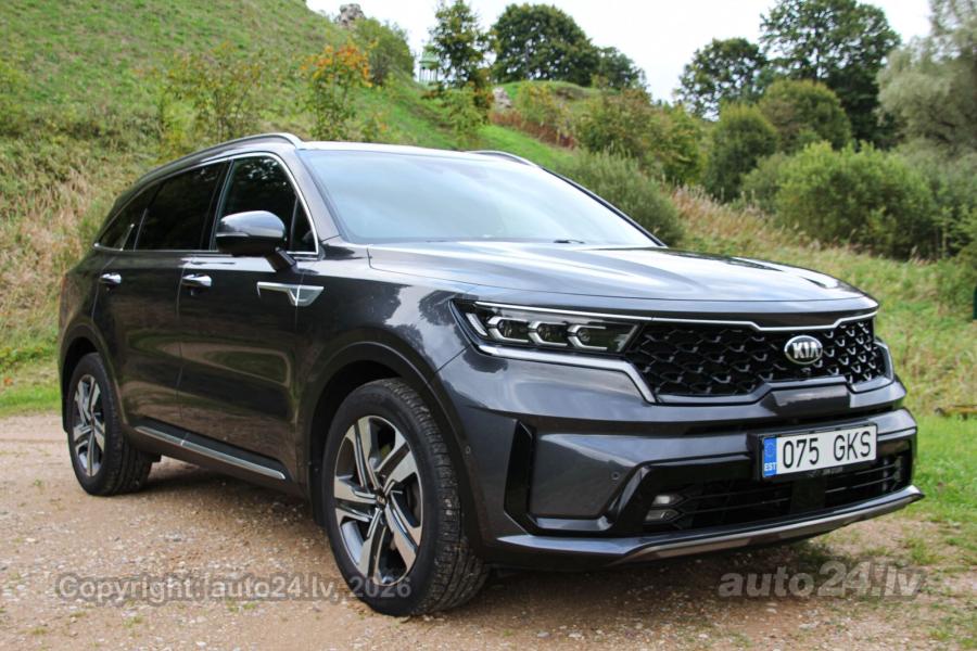 Grey Kia Sorento 2020 in Tallinn, with an engine capacity of 2.20 L and mileage of 89 thousand km for 32500 €, photo 4 on AUTOMOTO.COM.LV