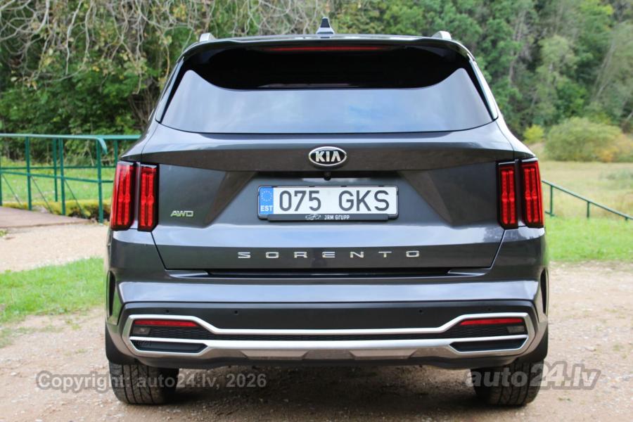 Grey Kia Sorento 2020 in Tallinn, with an engine capacity of 2.20 L and mileage of 89 thousand km for 32500 €, photo 6 on AUTOMOTO.COM.LV
