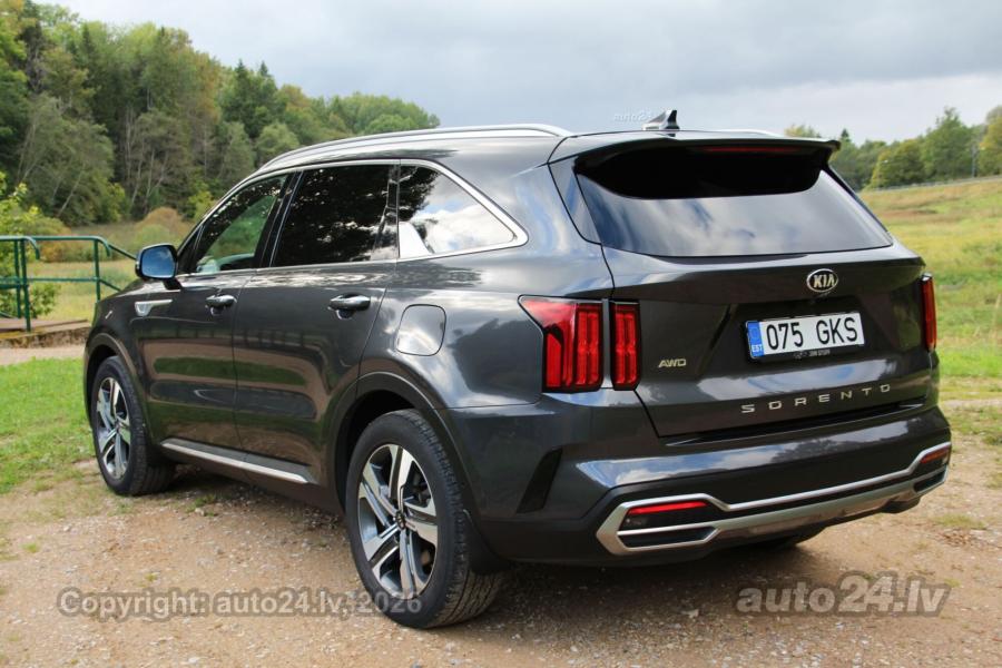 Grey Kia Sorento 2020 in Tallinn, with an engine capacity of 2.20 L and mileage of 89 thousand km for 32500 €, photo 7 on AUTOMOTO.COM.LV