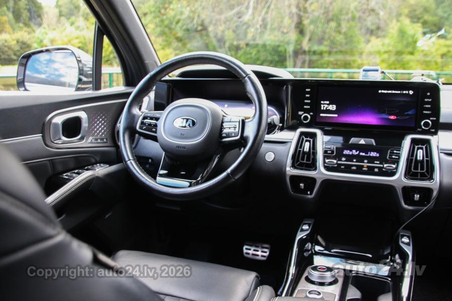 Grey Kia Sorento 2020 in Tallinn, with an engine capacity of 2.20 L and mileage of 89 thousand km for 32500 €, photo 13 on AUTOMOTO.COM.LV