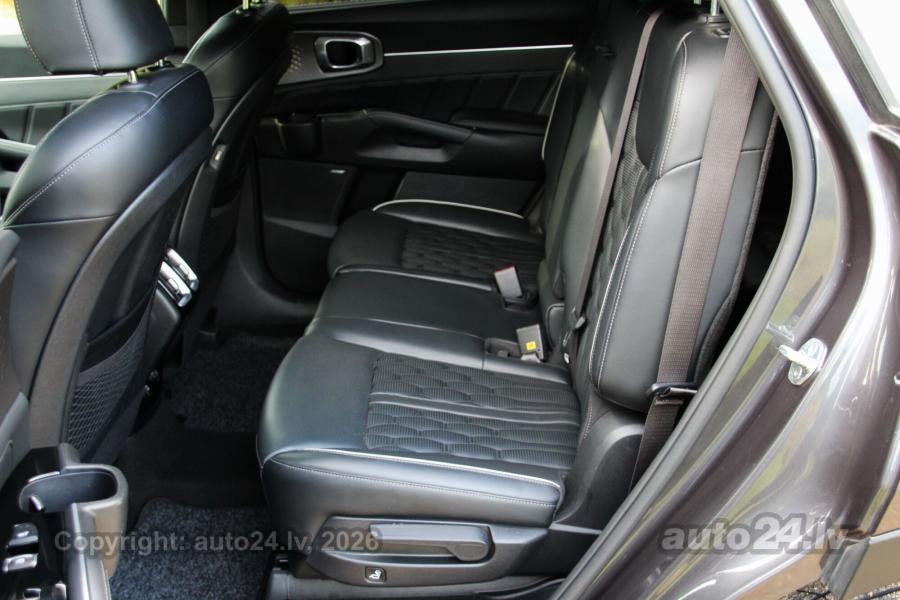 Grey Kia Sorento 2020 in Tallinn, with an engine capacity of 2.20 L and mileage of 89 thousand km for 32500 €, photo 16 on AUTOMOTO.COM.LV