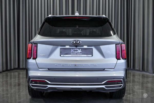 Grey Kia Sorento 2021 in Marijampole, with an engine capacity of 2.15 L and mileage of 92 thousand km for 33250 €, photo 11 on AUTOMOTO.COM.LV
