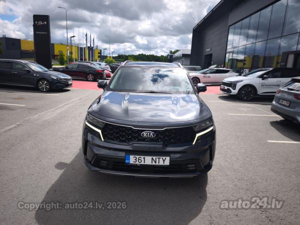 Grey Kia Sorento 2021 in Tallinn, with an engine capacity of 2.20 L and mileage of 87 thousand km for 32900 €, photo 2 on AUTOMOTO.COM.LV