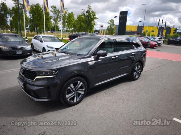 Grey Kia Sorento 2021 in Tallinn, with an engine capacity of 2.20 L and mileage of 87 thousand km for 32900 €, photo 3 on AUTOMOTO.COM.LV