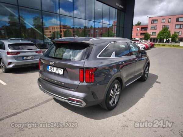 Grey Kia Sorento 2021 in Tallinn, with an engine capacity of 2.20 L and mileage of 87 thousand km for 32900 €, photo 5 on AUTOMOTO.COM.LV