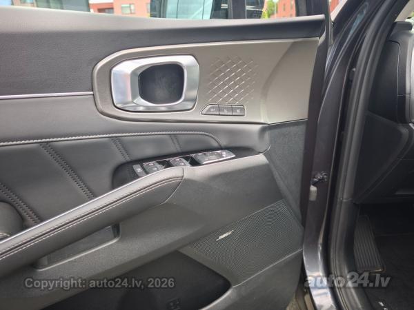 Grey Kia Sorento 2021 in Tallinn, with an engine capacity of 2.20 L and mileage of 87 thousand km for 32900 €, photo 10 on AUTOMOTO.COM.LV