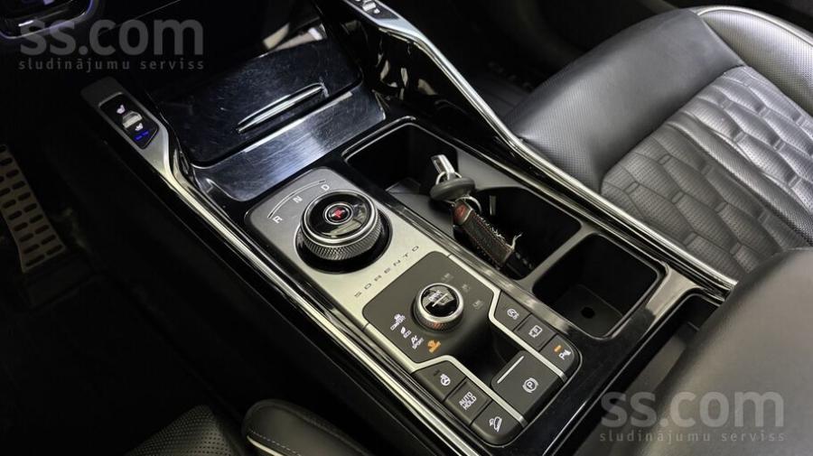 Pelēks Kia Sorento 2021 Rīga, ar dzinēja tilpumu 2.20 L un nobraukumu 105 tūkst. km par 31900 €, foto 25 vietnē AUTOMOTO.COM.LV