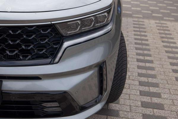 Grey Kia Sorento 2021 in Vilnius, with an engine capacity of 2.15 L and mileage of 139 thousand km for 30950 €, photo 9 on AUTOMOTO.COM.LV